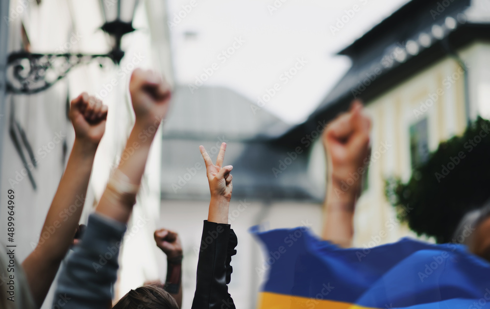 Fotografia do Stock: Arms and fists raised in the air, protest against ...