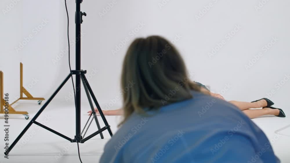 Behind the scenes of a photo shoot: a beautiful model poses for a ...