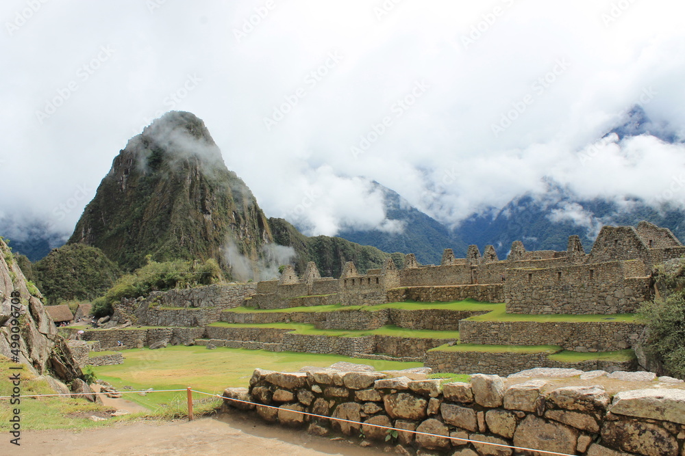 colinas con niebla en Terrazas machu picchu, las 7 maravillas del mundo ...