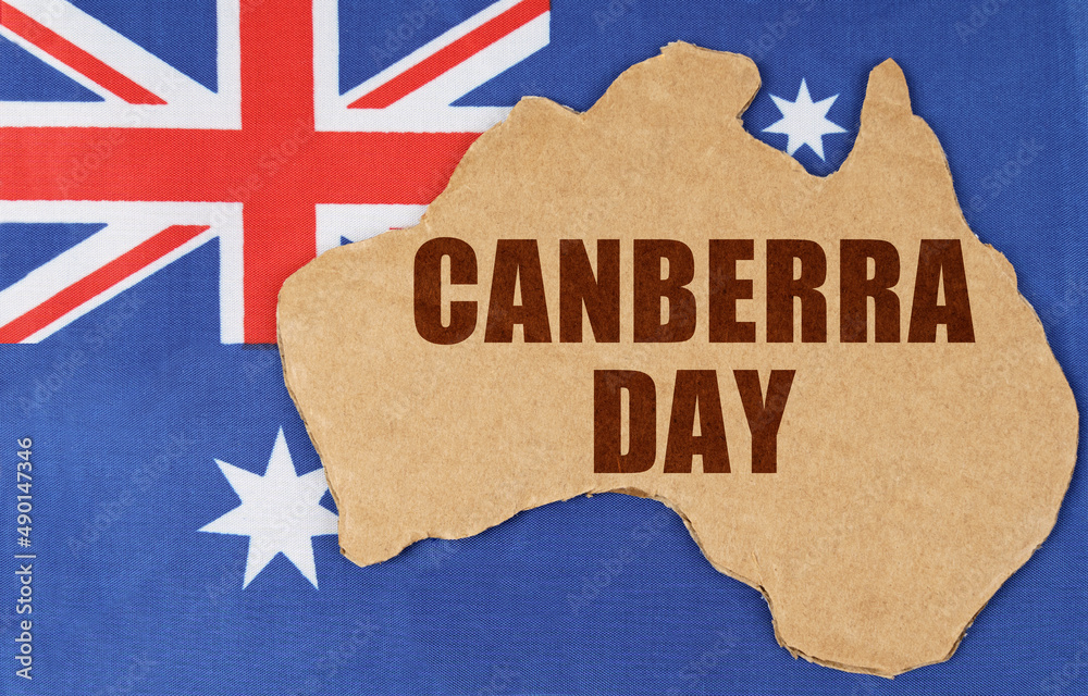 Foto de On the flag of Australia lies the contour of the map of the ...