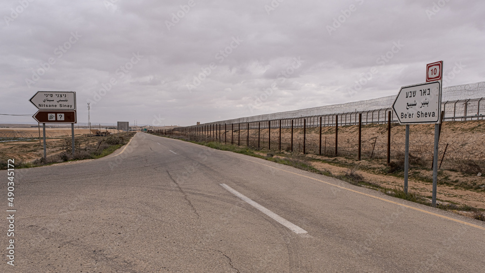 Foto de View of Road [Highway] 10, running along for nearly the entire ...