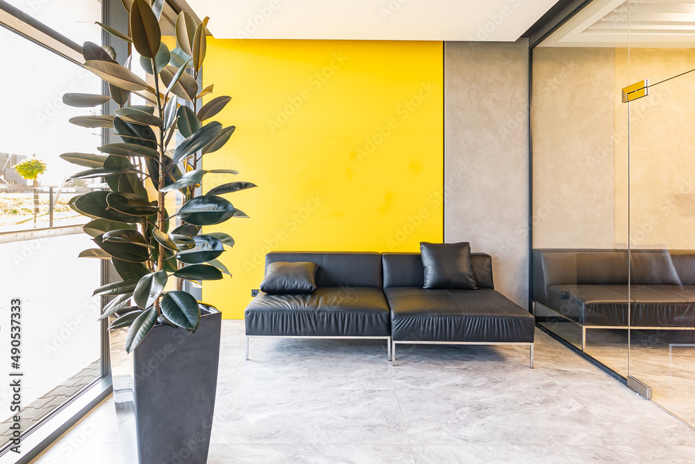 Foto de Lounge and library at modern business center. Rest room in the ...