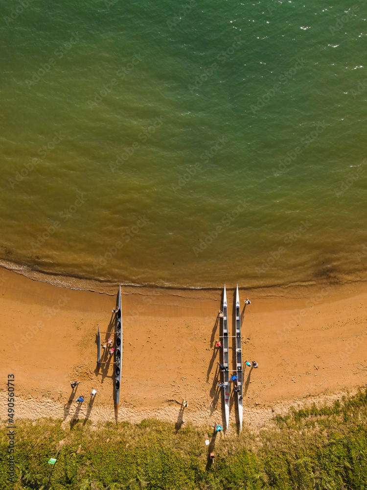 Imagens aéreas do morro da pescaria e passeio de canoa havaiana no ...