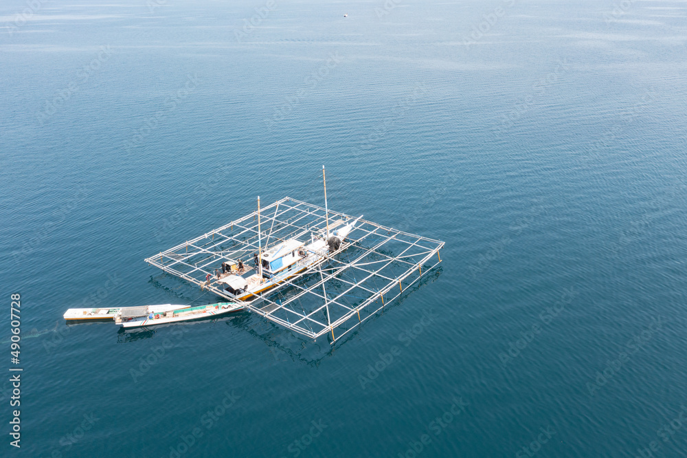 An Indonesian bagan, a fishing vessel that uses nets and lights to ...