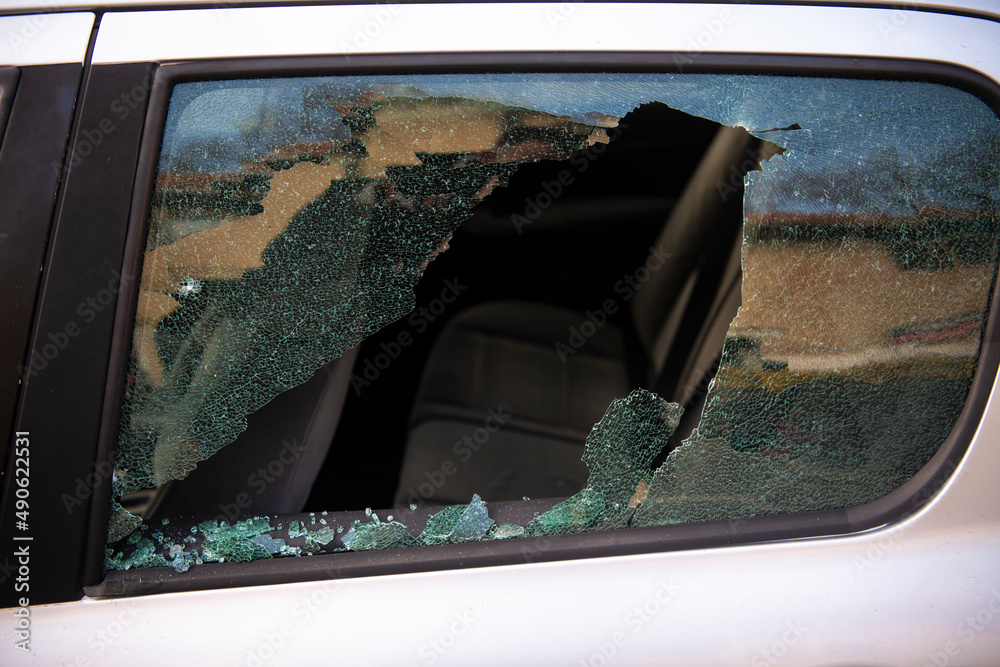 Broken window and abduction of things from a car. A criminal incident ...