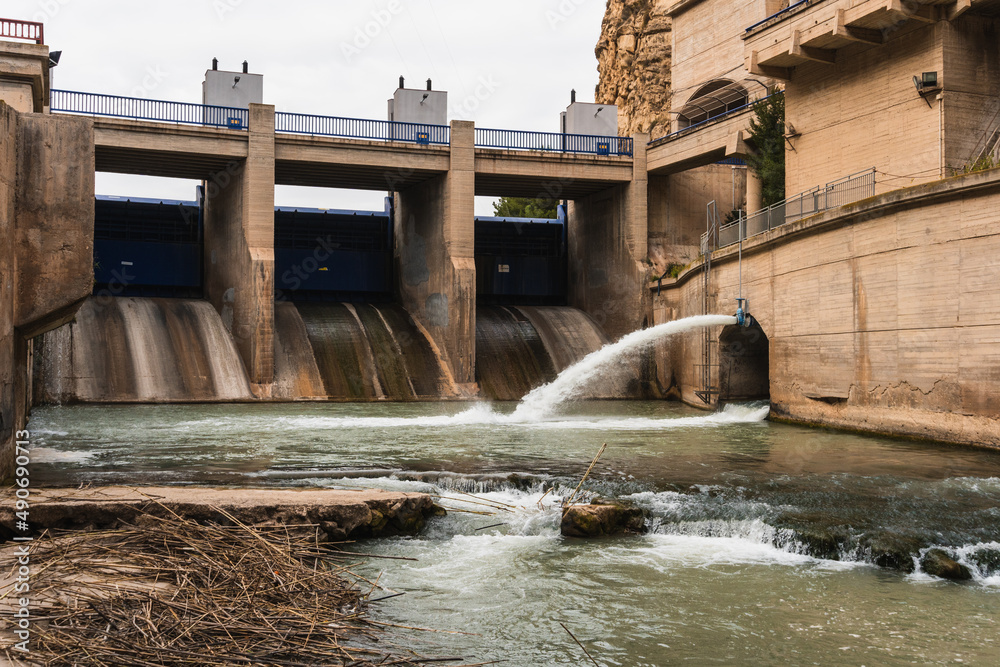 Hydroelectric power plant with concrete dam and water transfer ...