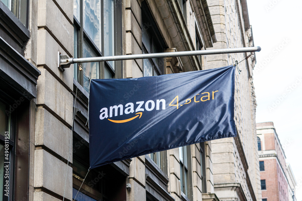 Amazon 4 Star store sign logo on the facade of brick and mortar ...