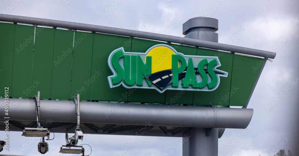 SunPass Logo in Florida - MIAMI, USA - FEBRUARY 14, 2022 Stock Photo ...