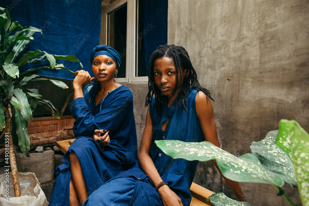 Portrait of two african women eco entrepreneurs posing together Stock ...