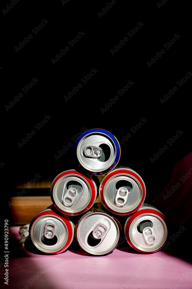 Foto de Stack of cans for reuse and recycle. Empty cans top view. do Stock | Adobe Stock