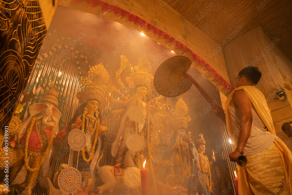 KOLKATA , INDIA - SEPTEMBER 27, 2017 : Saptami Puja - young Hindu ...