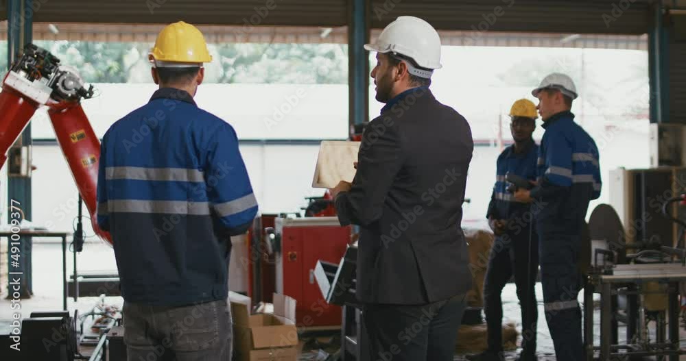 TwEngineer cooperation male and female technician maintenance control ...