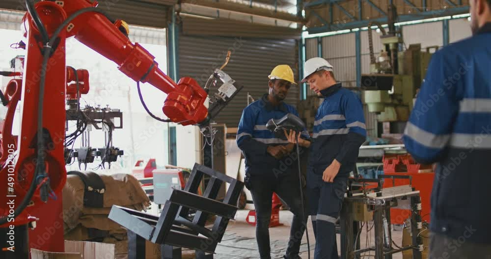 TwEngineer cooperation male and female technician maintenance control ...