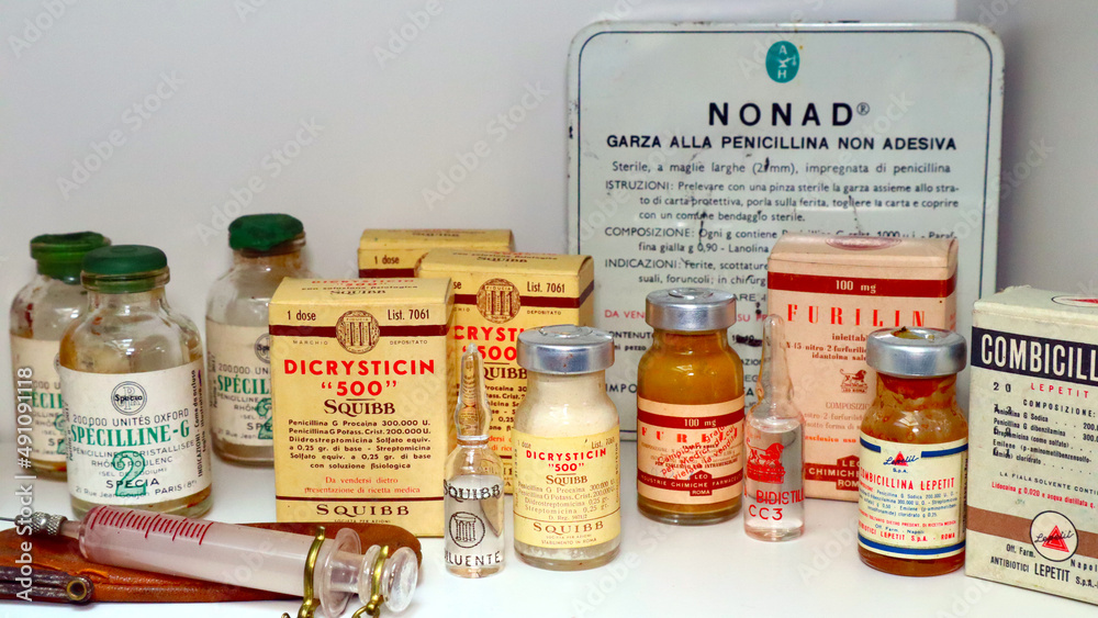 Vintage old Penicillin Medicines display between 1950 and 1960s Stock ...