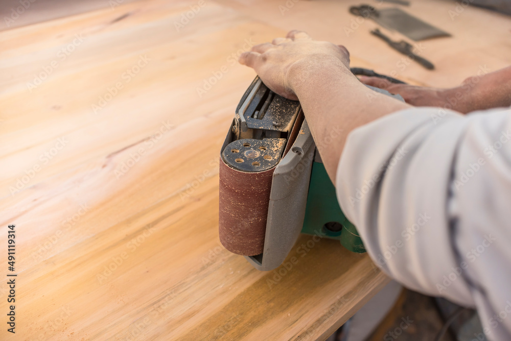 Setting up a sanding machine or belt sander. Leveling the surface of a ...