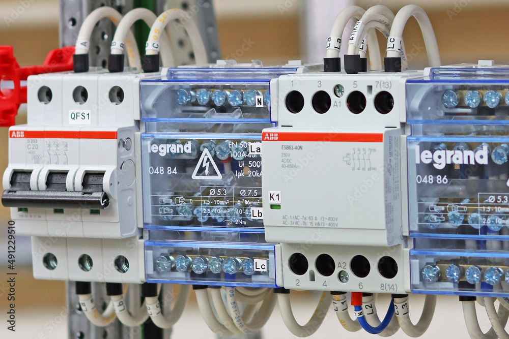 Connecting the ABB contactor and the Legrand cross module with mounting ...