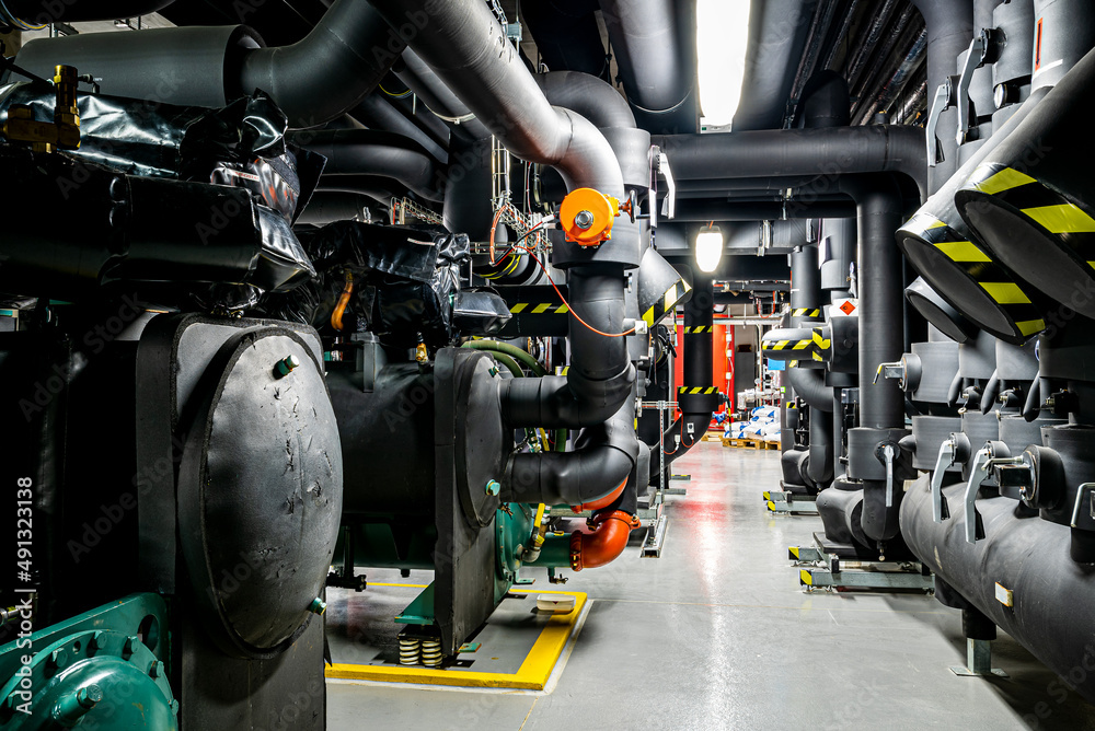Foto de Pump station in the underground premises of the factory, heat ...