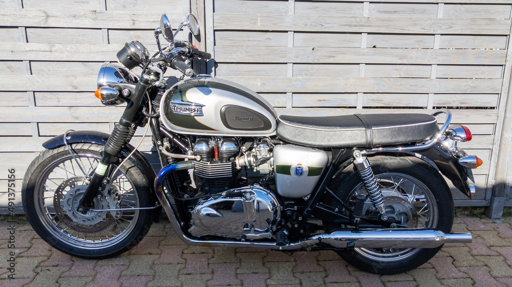 triumph bonneville t100 limited edition 110th anniversary neo-retro ...