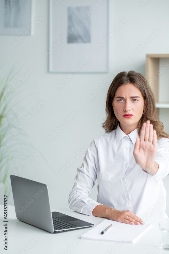 Foto de Work protest. Strict woman. Unpleasant situation. Confident ...