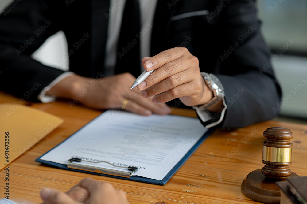 The lawyer explains the contract before allowing the client to sign the ...