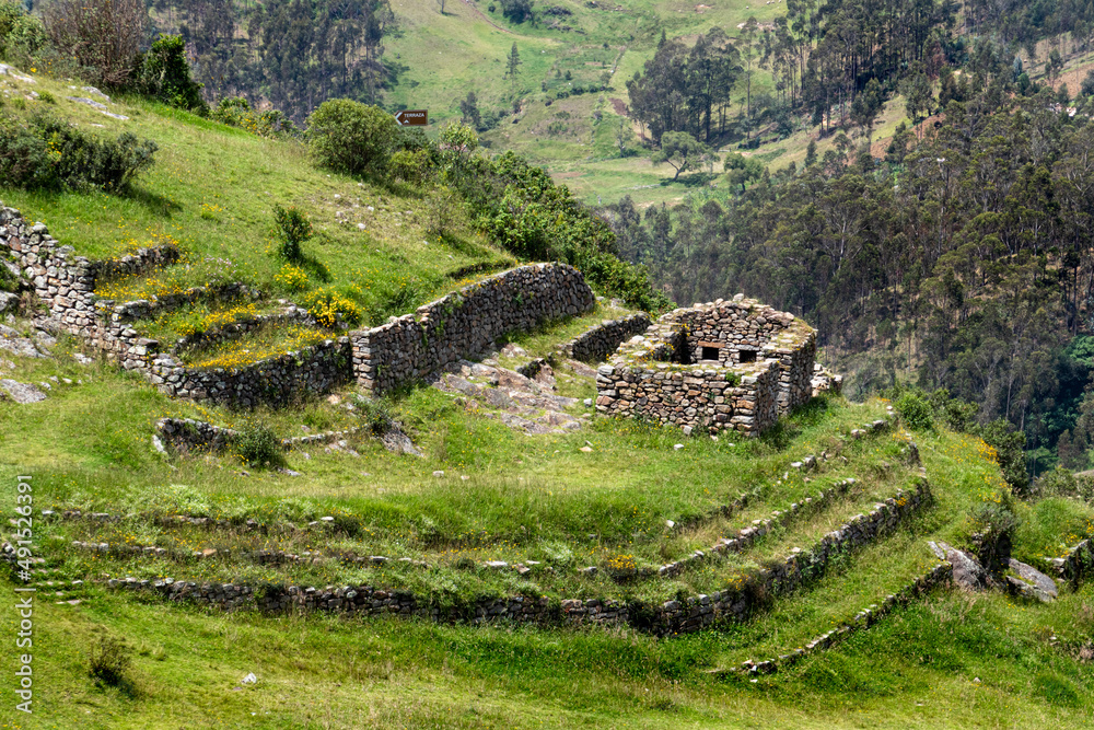 Foto de The archeological site Cojitambo dates back to the pre-Inca ...