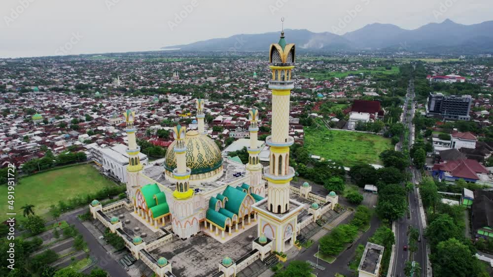 Islamic Center Lombok is a big Mosque in Mataram, Landmark Lombok ...