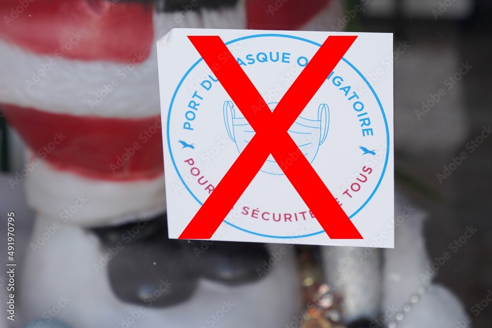 red cross end on port du masque obligatoire text french sign on wall ...