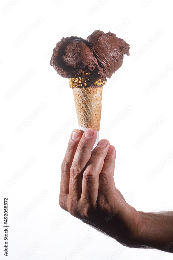 cono di gelato al cioccolato isolato su sfondo bianco Stock Photo ...