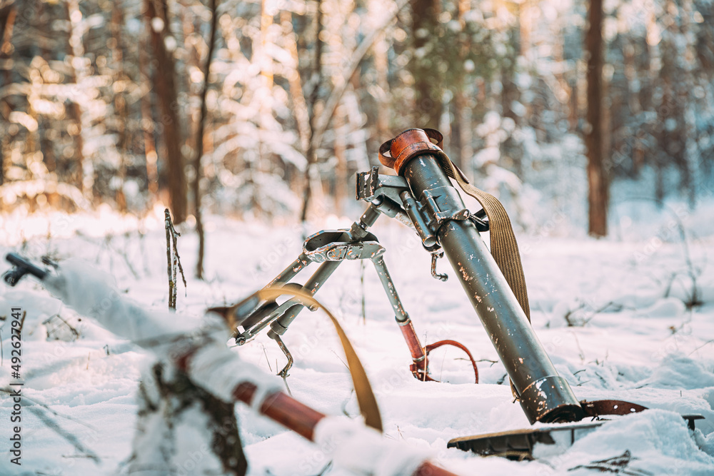 German mine-thrower mortar of times of the second world war in snowy ...