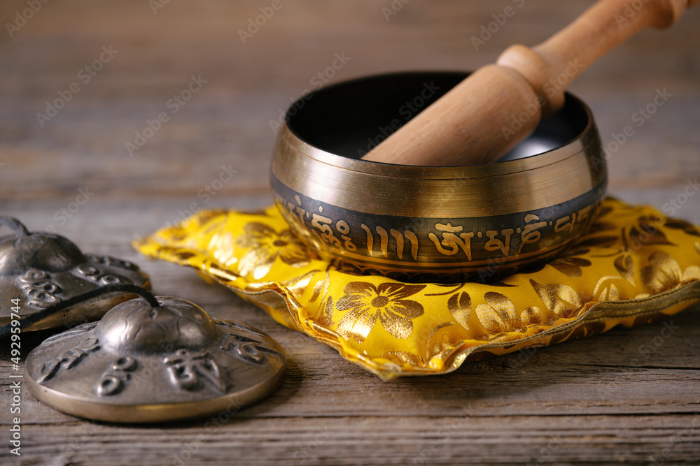 Tibetan singing bowl with engraved sanskrit mantra „Om Mani Padme Hum ...