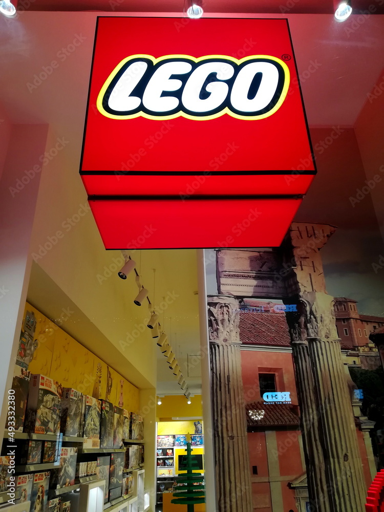 Rome, Jenuary 02, 2019: Illuminated showcase of a Lego shop with the ...