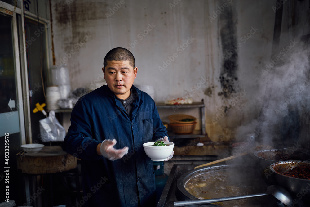 Chinese chef prepares beef soup in a restaurant kitchen Stock Photo ...