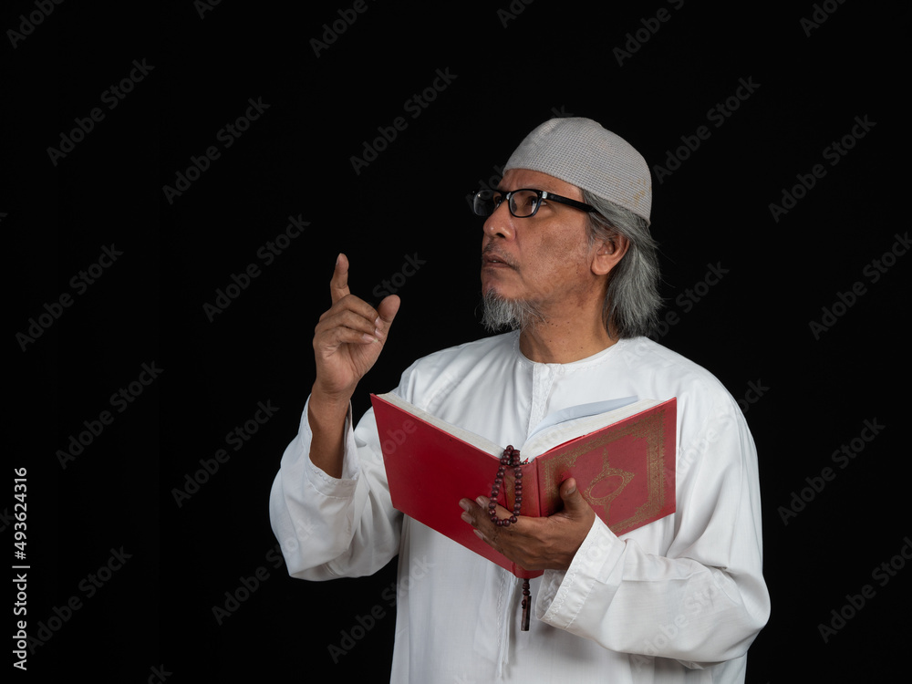 Old aged Asian Muslim man pointing up in the air gesture of pointing to ...