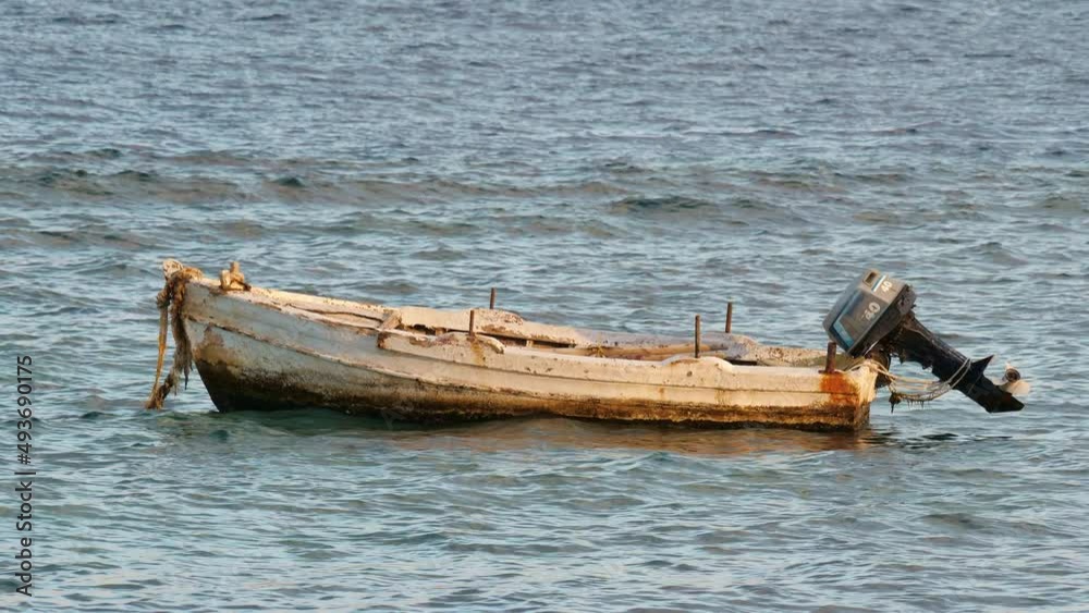 Video Stock Empty white motorboat is rocking on Red sea waves. Fishing ...
