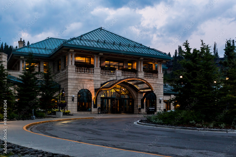 Main entrance to the luxury Fairmont Chateau Lake Louise in the Banff ...