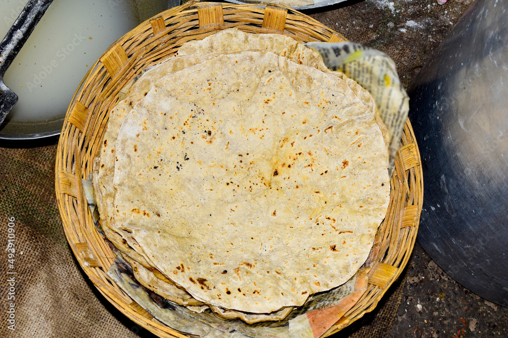 Trditional way of making Indian Roti, chapati, tava Roti, In Indian ...