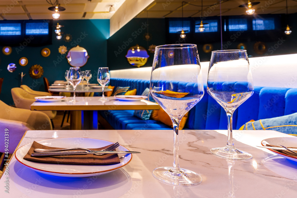Trendy interior design of modern restaurant with served tables Stock ...