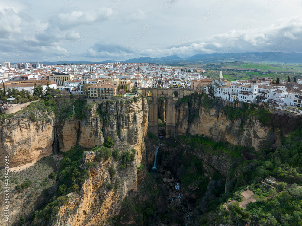 Vista aérea del centro histórico del municipio de Ronda en la provincia ...