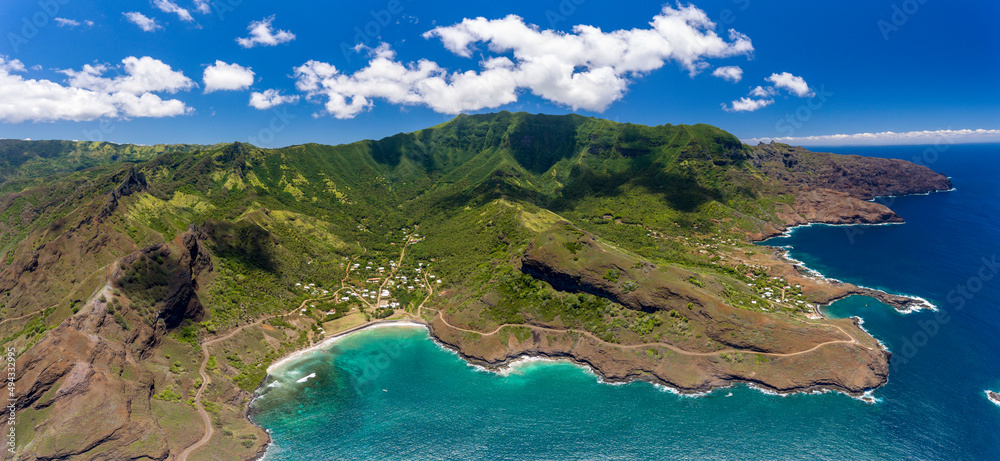 image aérienne de la vallée de HANE sur l'ile de UA HUKA archipel de ...