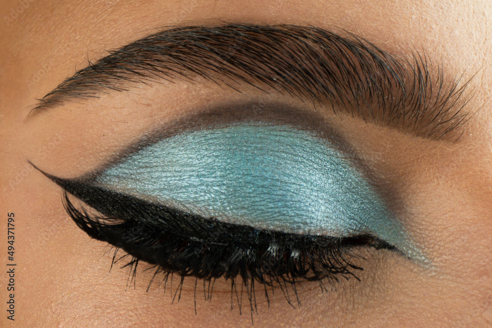 Model Eyes Makeup | Saubhaya Makeup