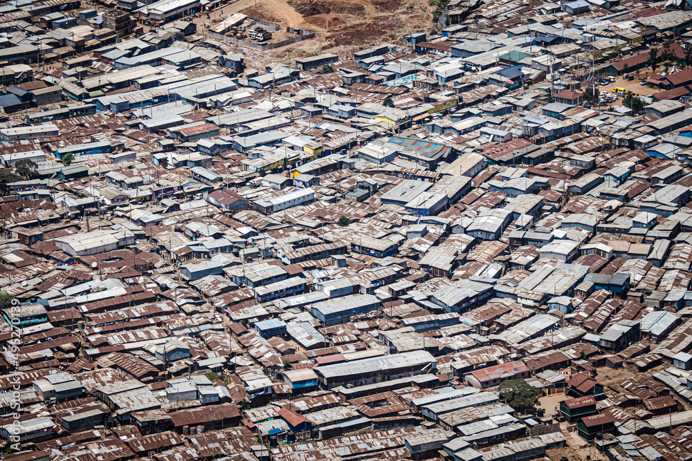Fototapeta Aerial view of corrugated iron huts at the Nairobi downtown ...