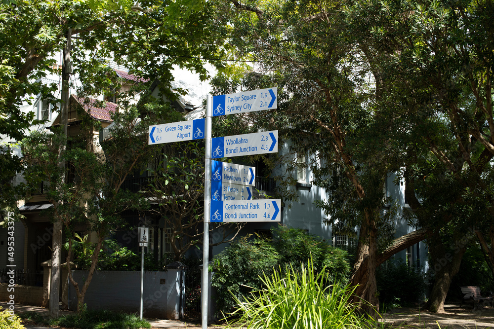 Foto de Street signs on Bourke Street, Surry Hills, Sydney, Australia ...
