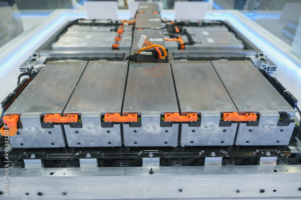 Lithium batteries in electric vehicles and their electrical connections ...