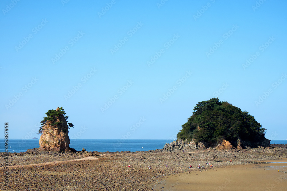 Kkotji Beach is a famous tourist destination in Taean-gun, South Korea ...