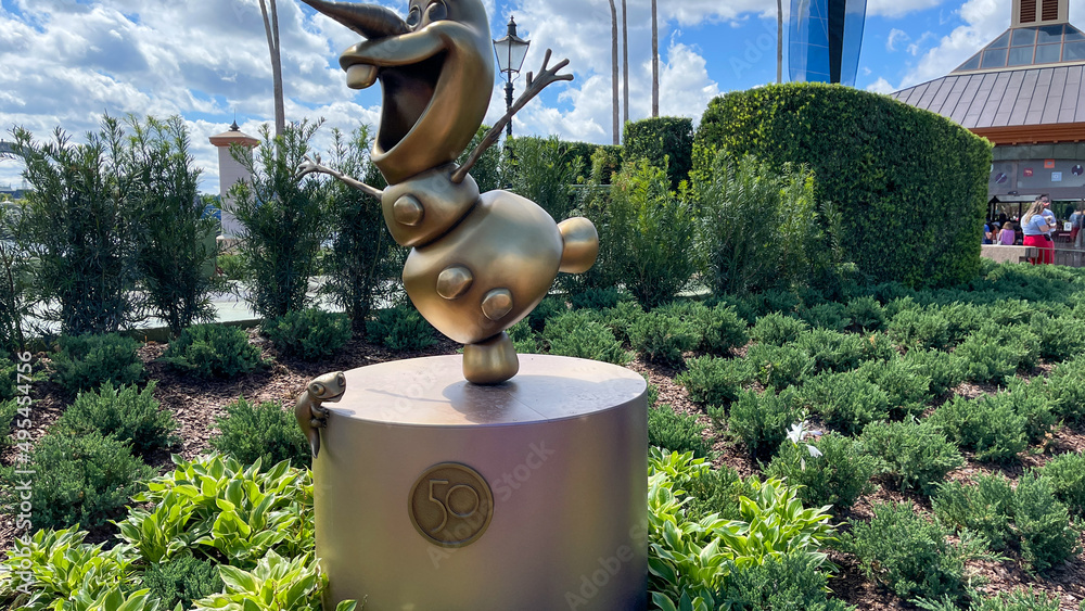 The 50th Anniversary statue of Olaf from the movie Frozen at EPCOT ...