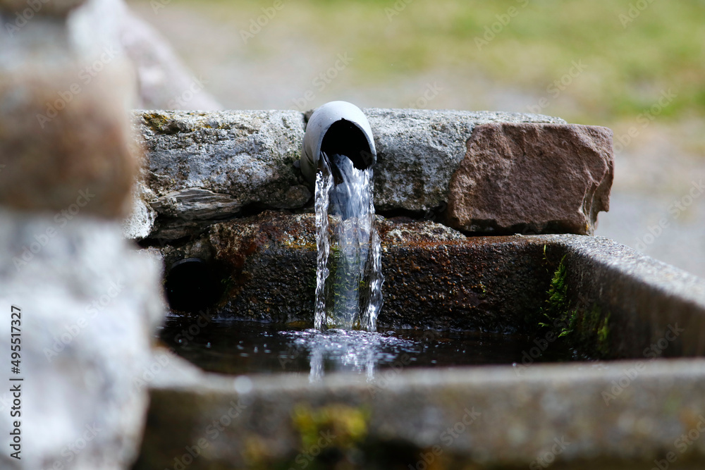 Une source d'eau potable Stock Photo | Adobe Stock