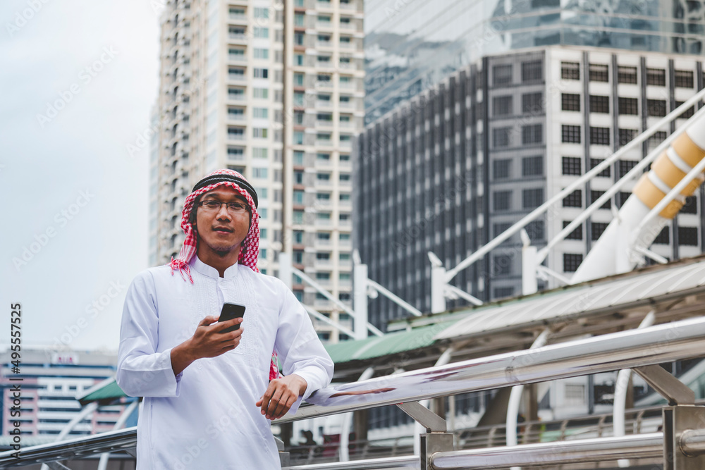 Islamic man using smartphones app organize schedule agenda focus on ...