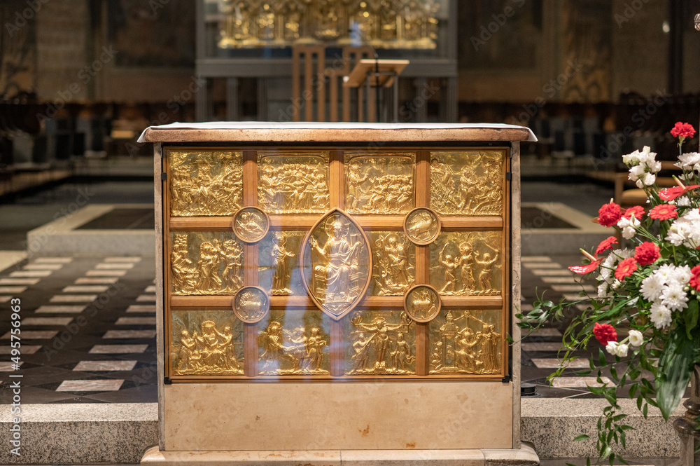 Foto de Aachen-Dom, Der Aachener Altar, auch Passionsaltar genannt, ist ein spätgotisches ...