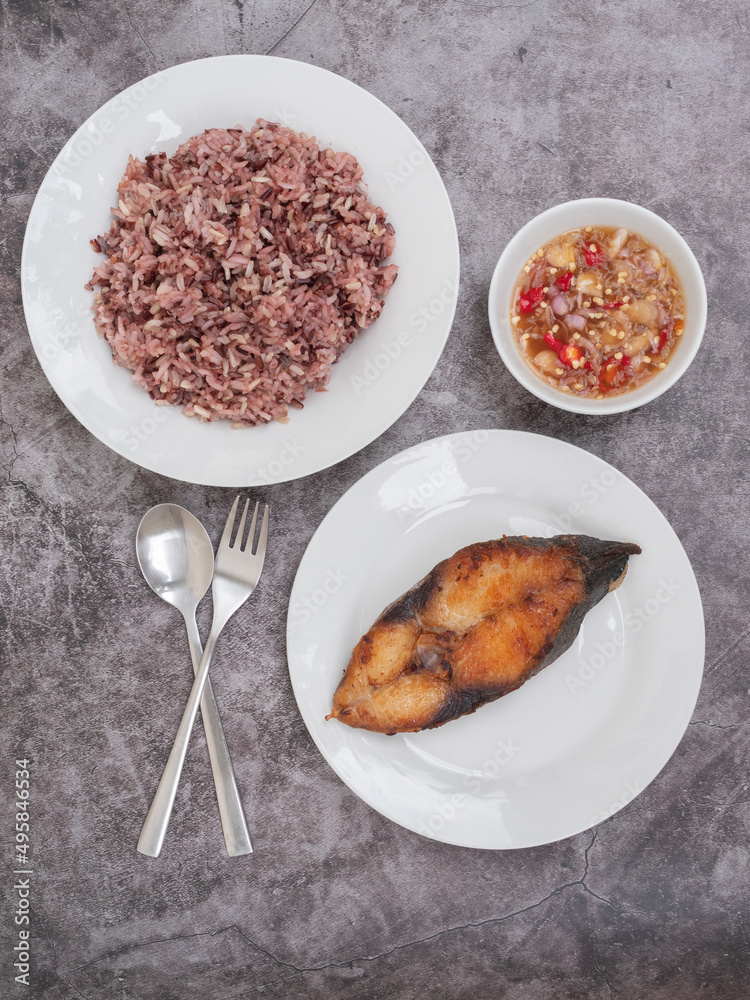 Deep fried Indo-Pacific king mackerels or king mackerels fish with ...