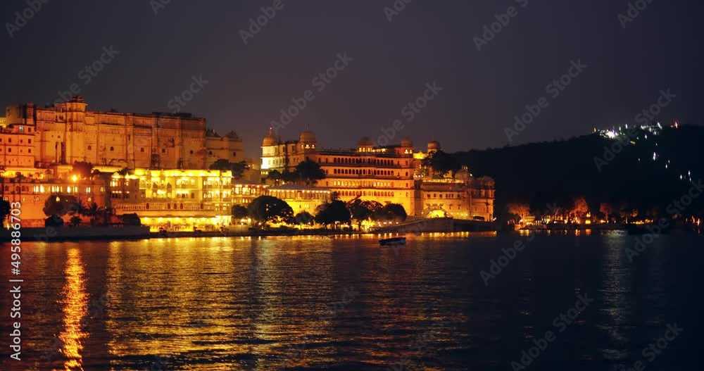 Vidéo Stock Udaipur City Palace and Lake Palace Jag Niwas on lake ...